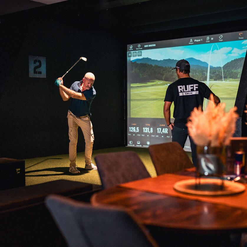 RUFF Indoor Golf Graz I Golf simulator | Sightseeing in Graz