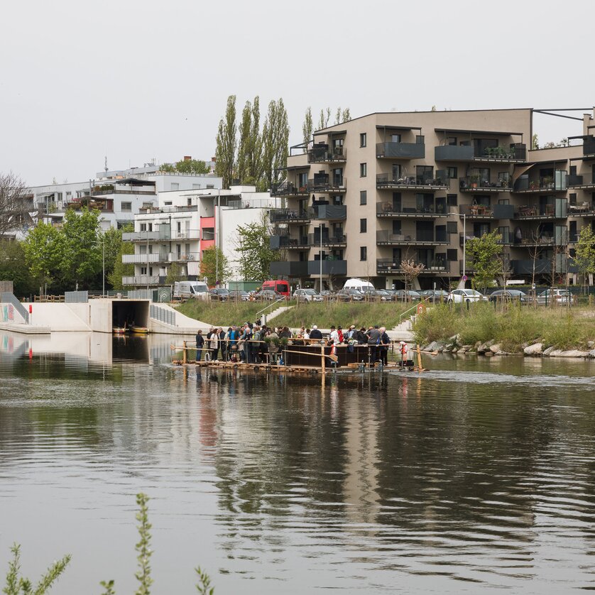 Die Flößerei in Graz I Ein Floß in der Mur