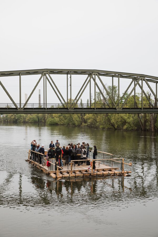Die Flößerei in Graz I Ein Floß in der Mur