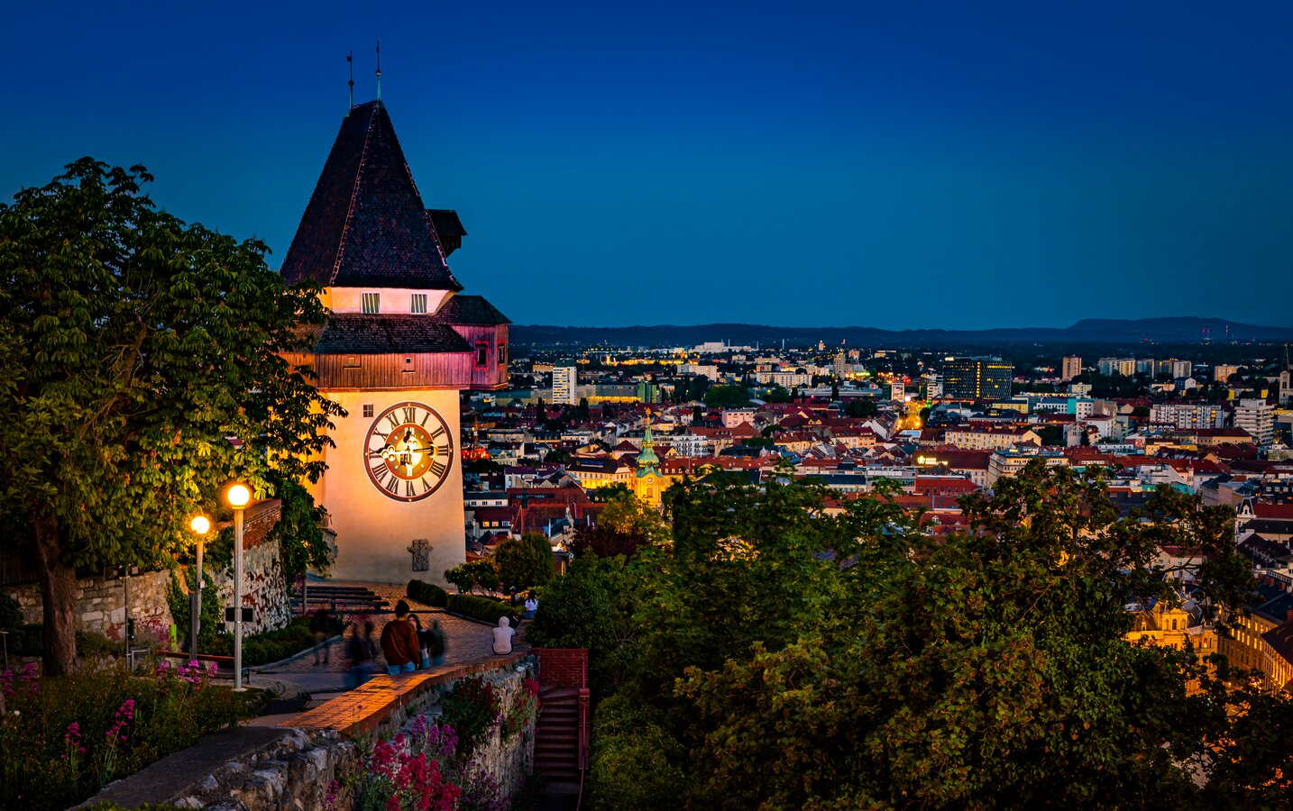 Schlossberg lift and Schlossbergbahn funicular | Graz Tourism
